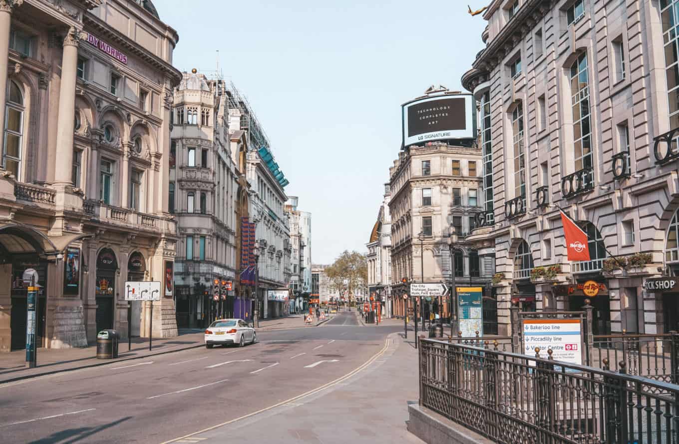 London Without People: 20 Photos Of Empty London Streets & Landmarks